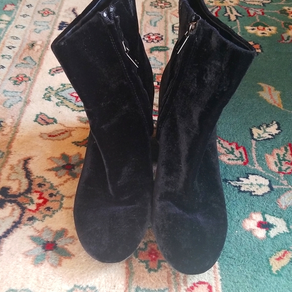 Kenneth Cole | Shoes | Kenneth Cole Velvet Booties With Embroidered ...